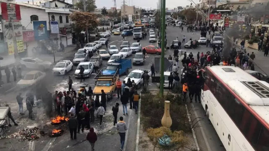 İran Lideri Hamaney’den göstericilere sert uyarı: "“Kaosçulara hadleri ...